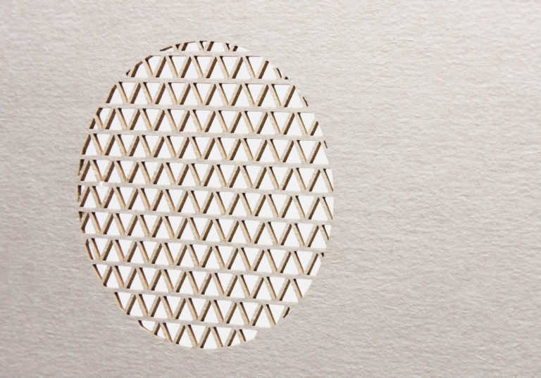 Geht nicht? Geht doch! 1,4 mm starke Bierfilzpappe filigran lasern ...